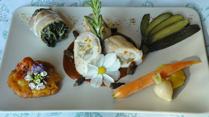 Tournedos de râble de lapereau, mini morilles, jus à la fleur de thym ...
