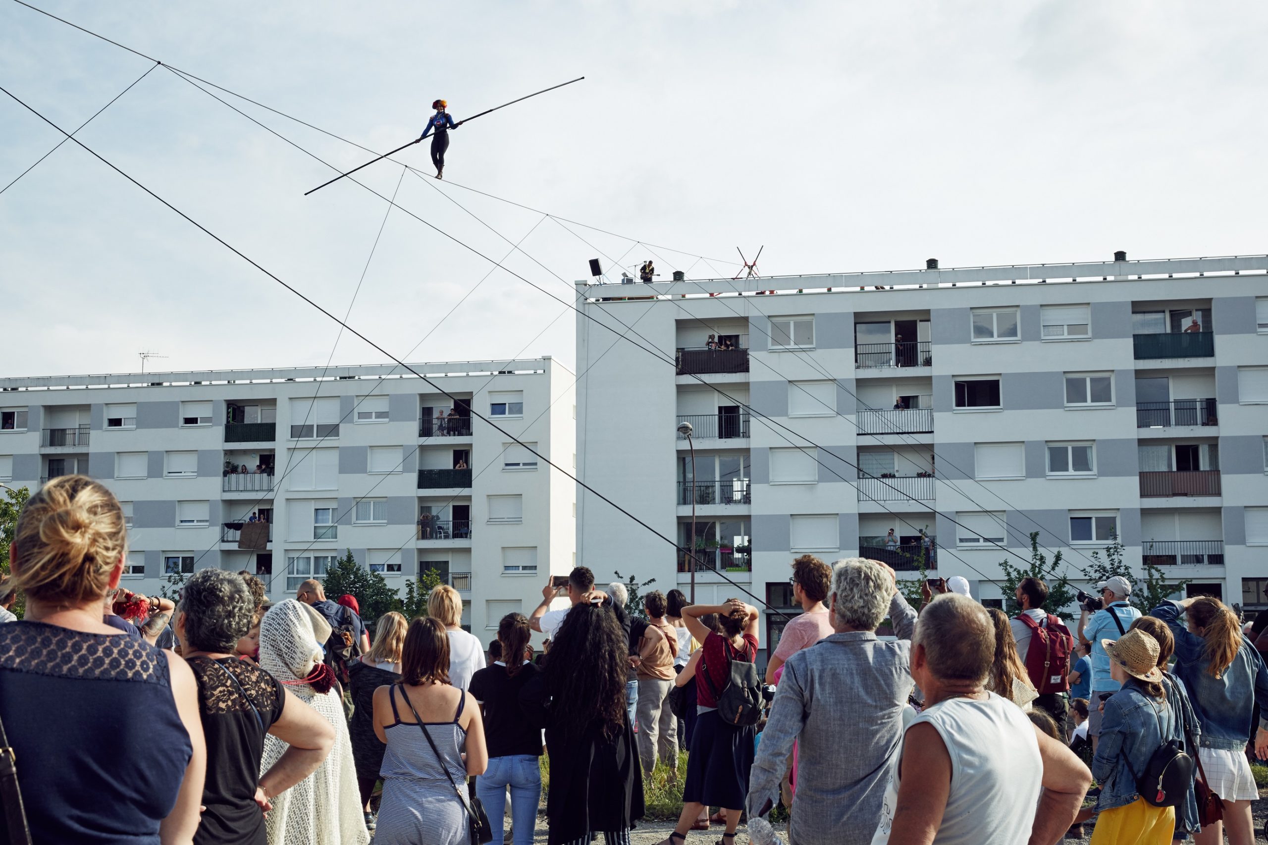 Funambule : la compagnie Basinga va survoler le quartier Kellermann de ...